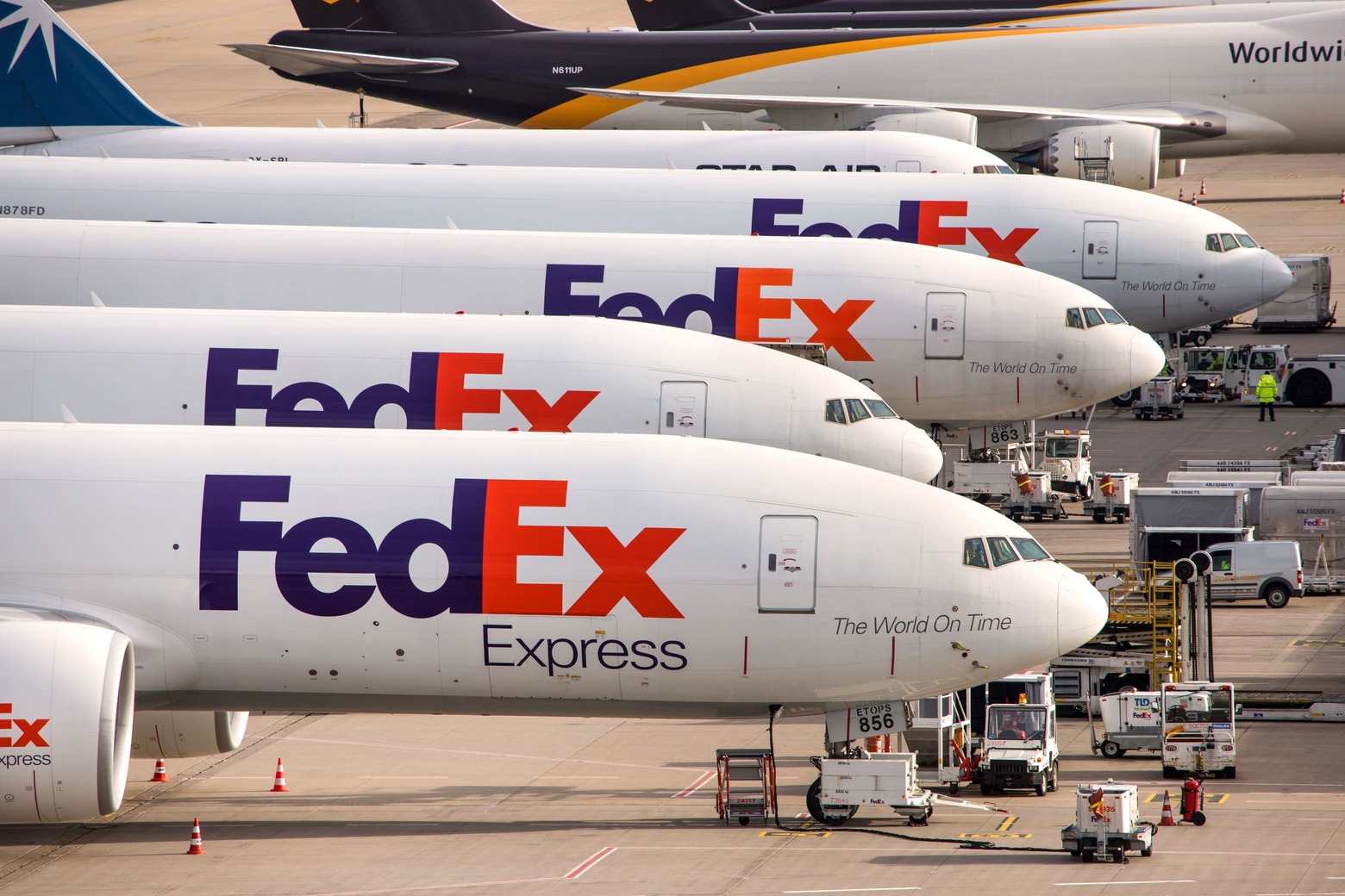 FedEx Jobs: Opportunities for Growth and Development - Emprego Logo